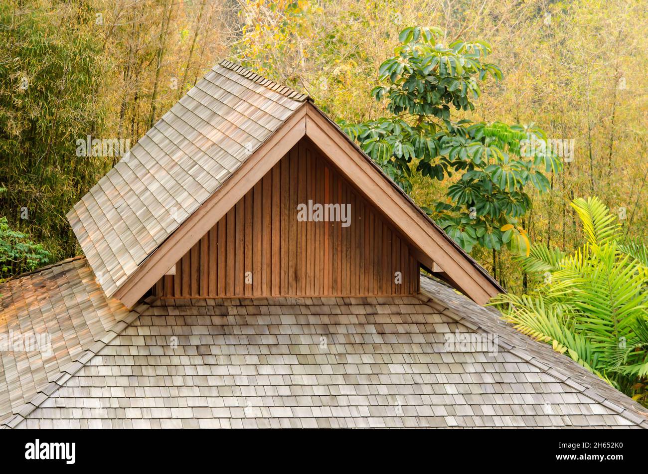 Tetto in legno scandole immagini e fotografie stock ad alta risoluzione ...