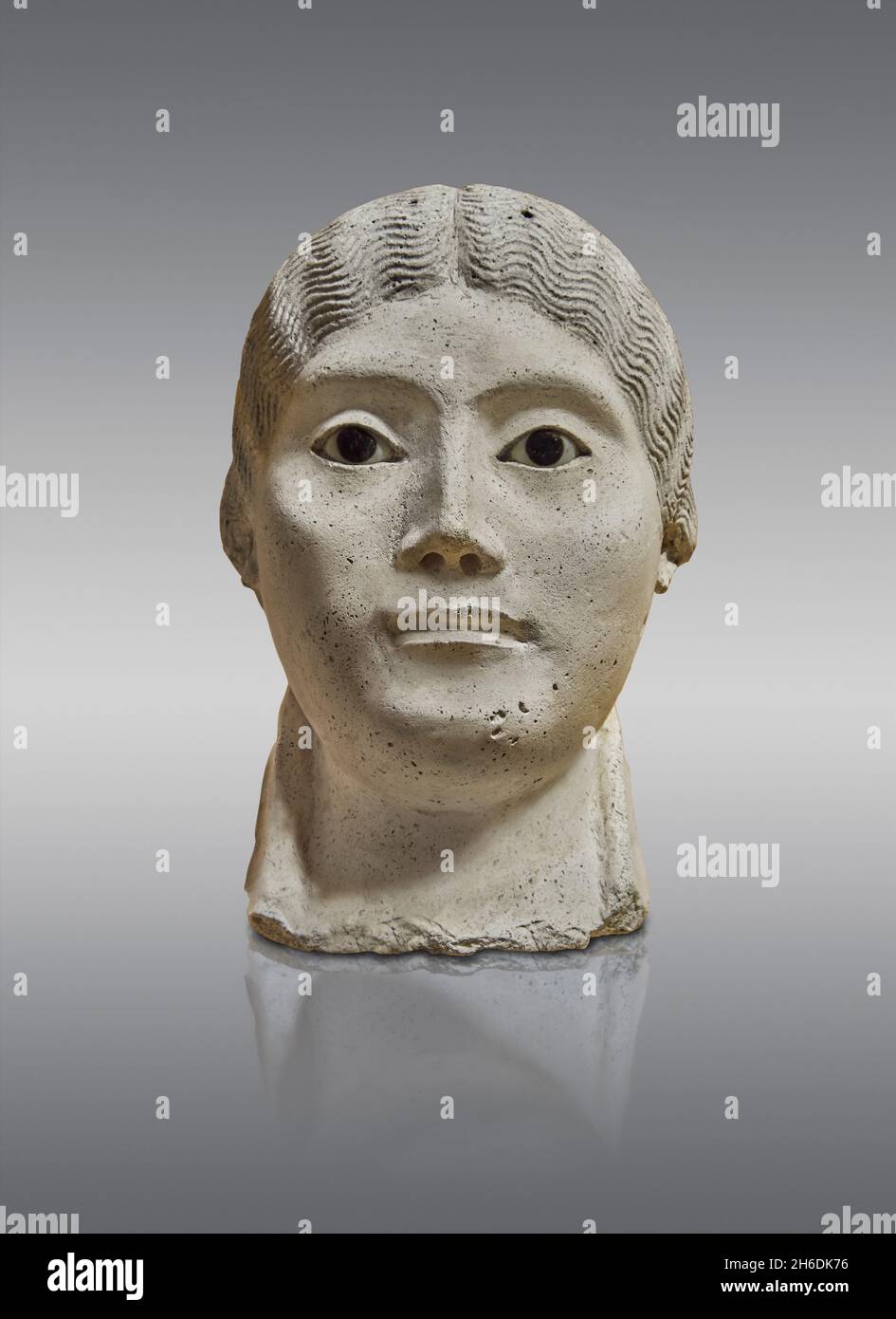 Maschera funeraria in gesso egiziano romano, 100 - 199 d.C. Museo del ...
