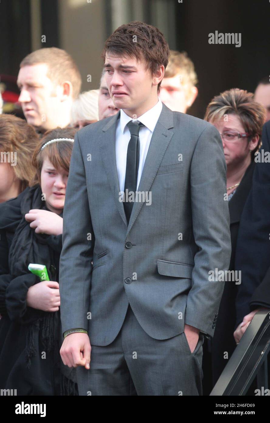 Il funerale del soldato Darren Chant si è svolto oggi presso la Guards ...