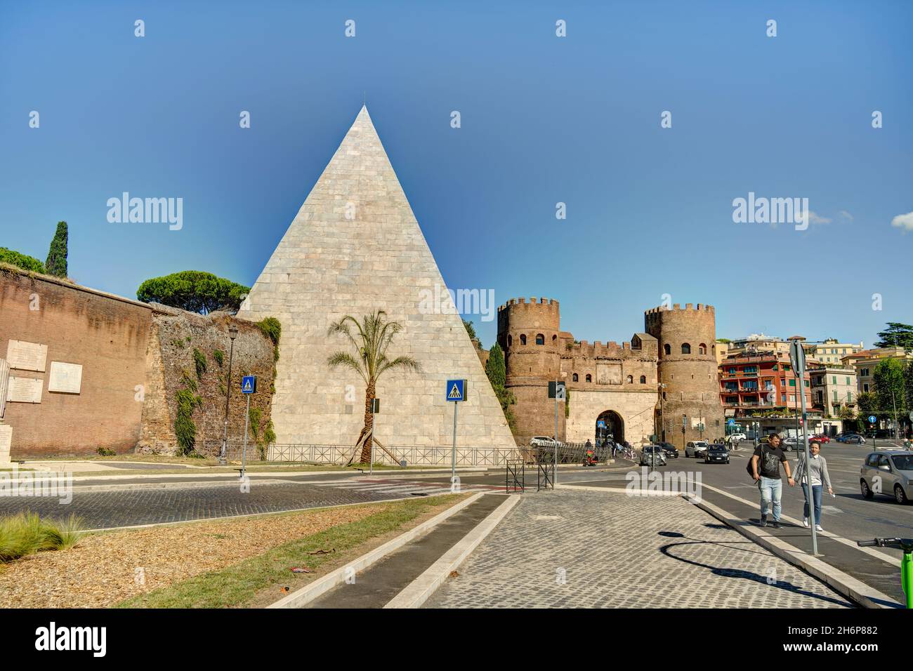 Piramide egizia di roma immagini e fotografie stock ad alta risoluzione ...
