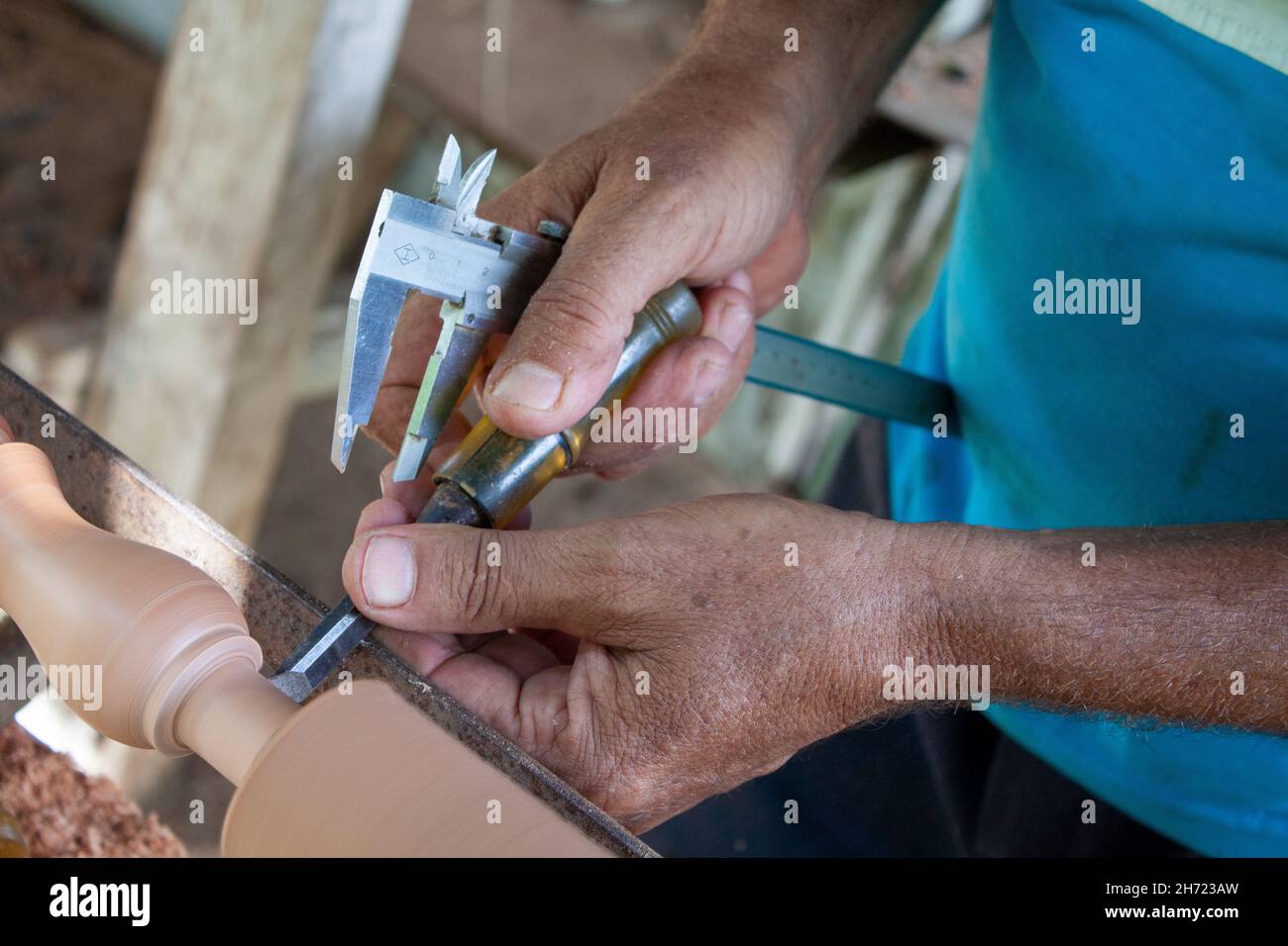 Bambini che afferrano le mani immagini e fotografie stock ad alta ...