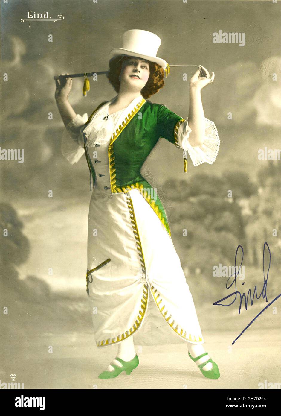 Men wearing dresses immagini e fotografie stock ad alta risoluzione - Alamy