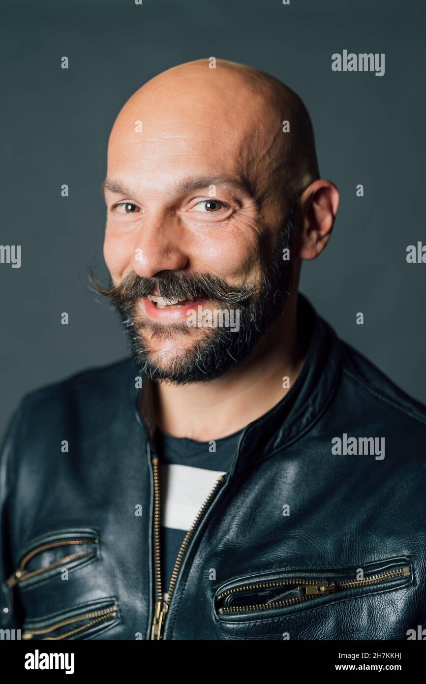Uomo con barba e baffi immagini e fotografie stock ad alta risoluzione ...