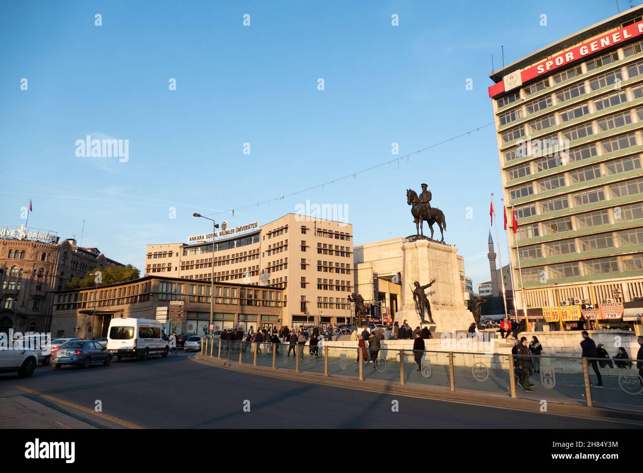 Mustafa kemal ataturk statue immagini e fotografie stock ad alta ...