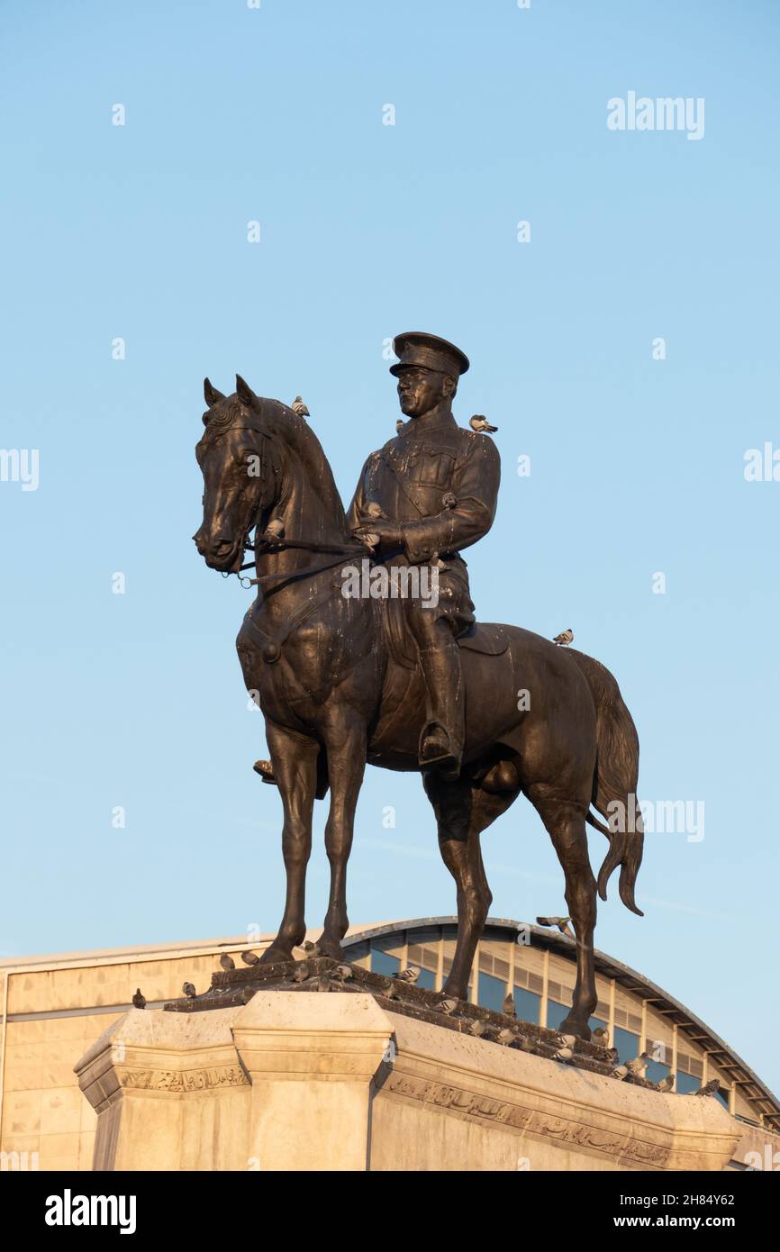 Ataturk statue immagini e fotografie stock ad alta risoluzione - Alamy