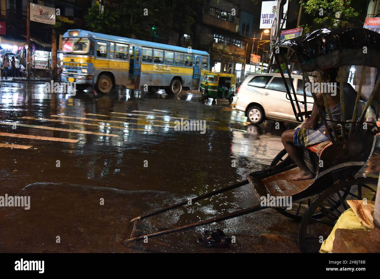 Tiratori di risciò di calcutta immagini e fotografie stock ad alta ...