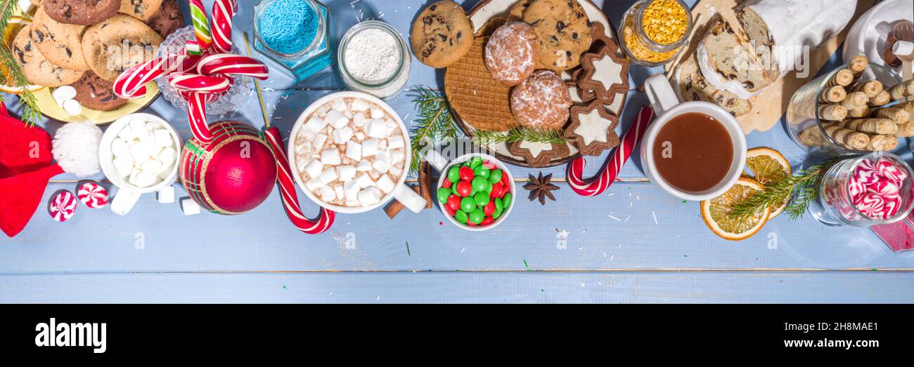 Buffet di cioccolato caldo di Natale, buffet di cacao invernale con un ...