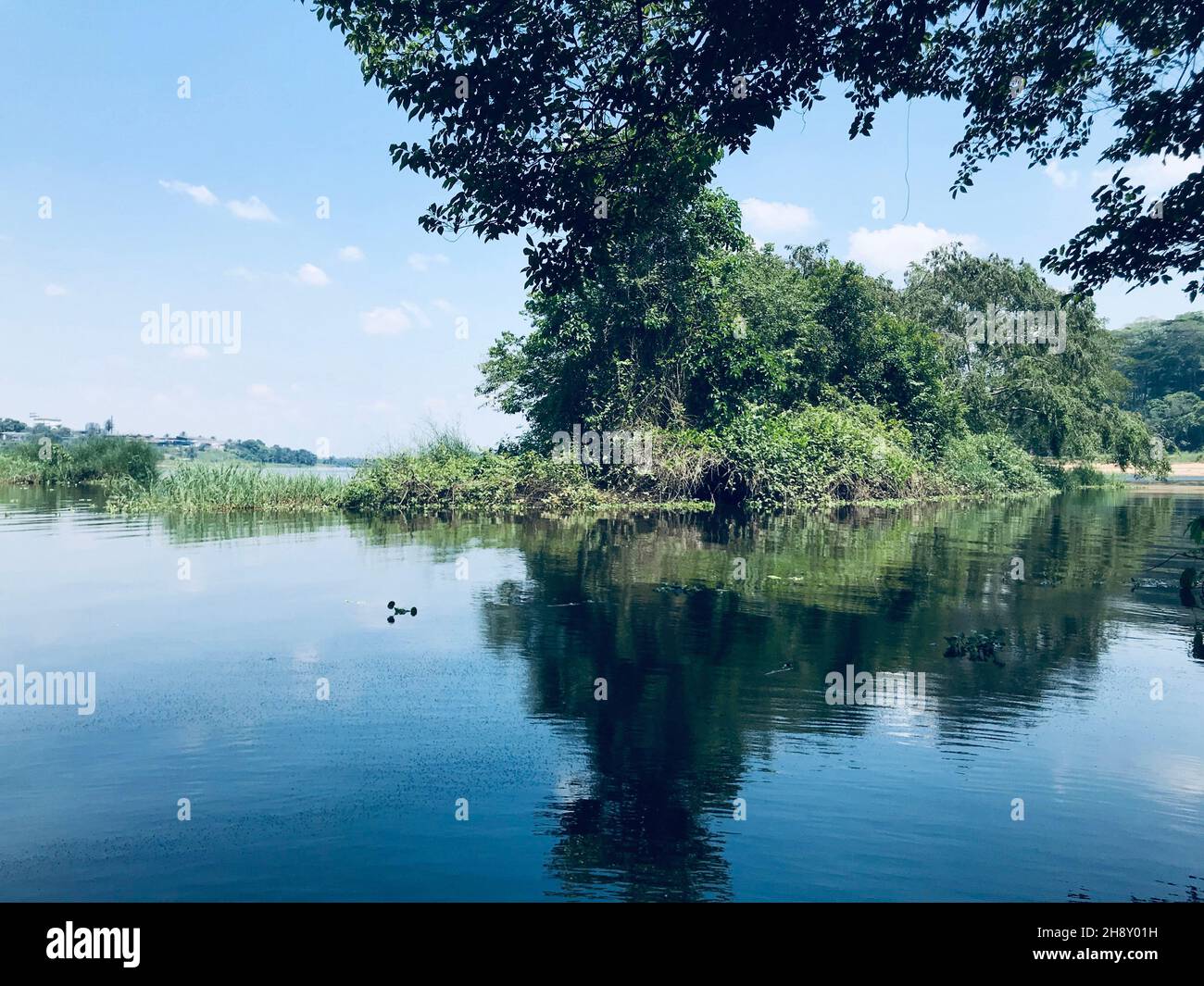 Il fiume Congo, precedentemente noto anche come il fiume Zaire, è il ...