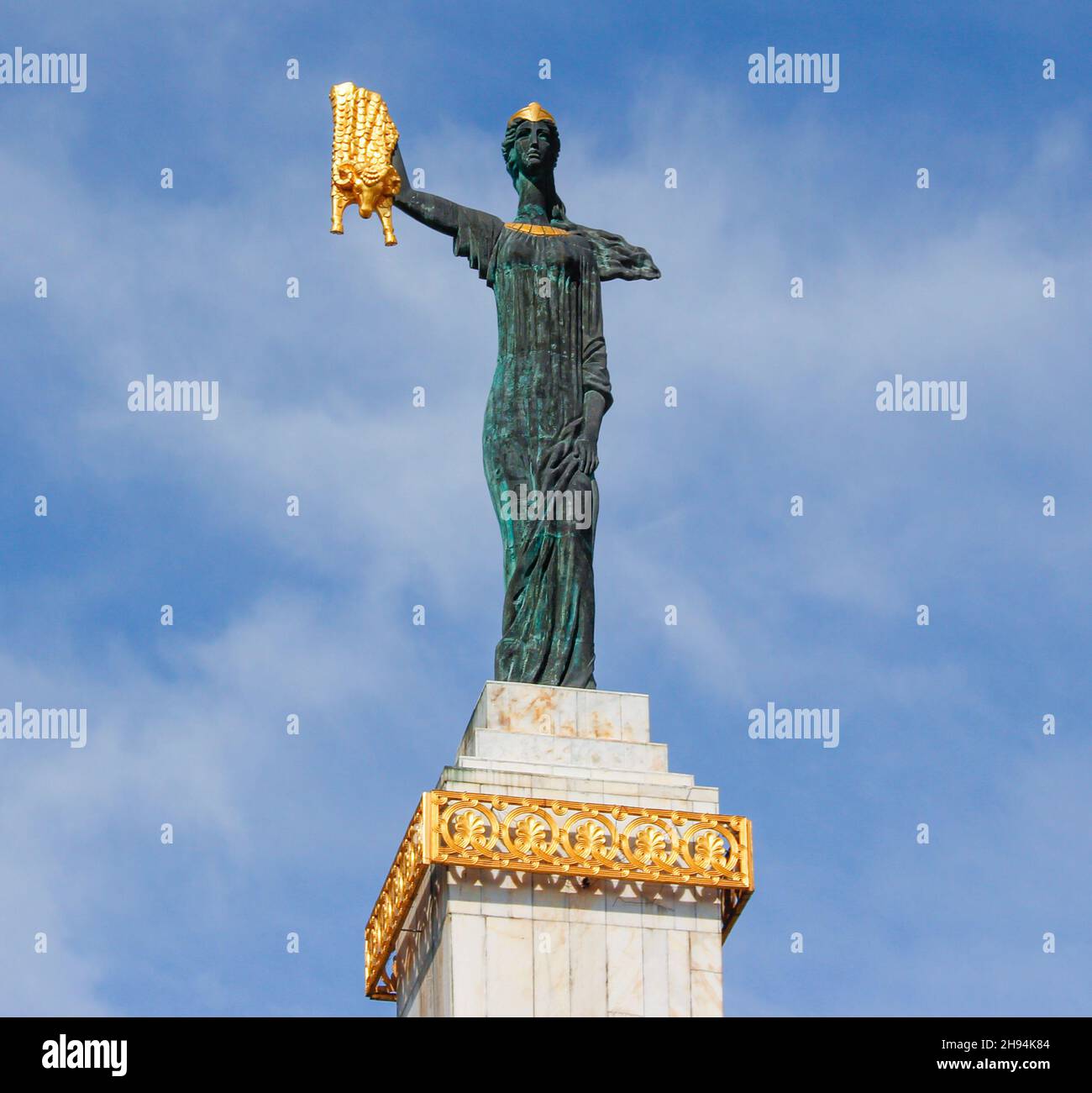 Statua di Medea con Fleece d'oro a Batumi, Georgia, Principessa ...