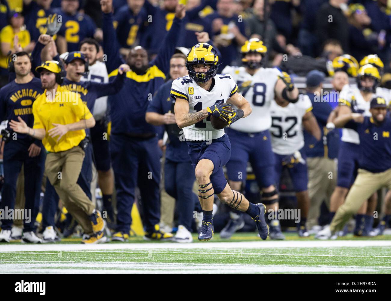 04 dicembre 2021: Il ricevitore in tutto il Michigan Roman Wilson (14 ...