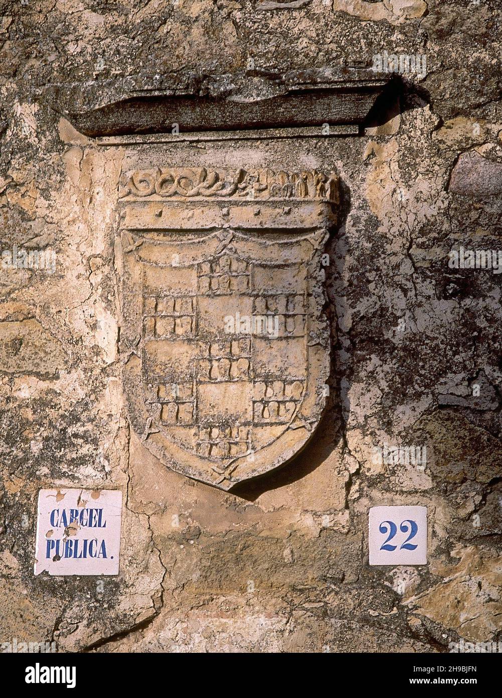 ESCUDO EN FACHADA EN LA ANTIGUA CARCEL PUBLICA - FOTO AÑOS 90 ...