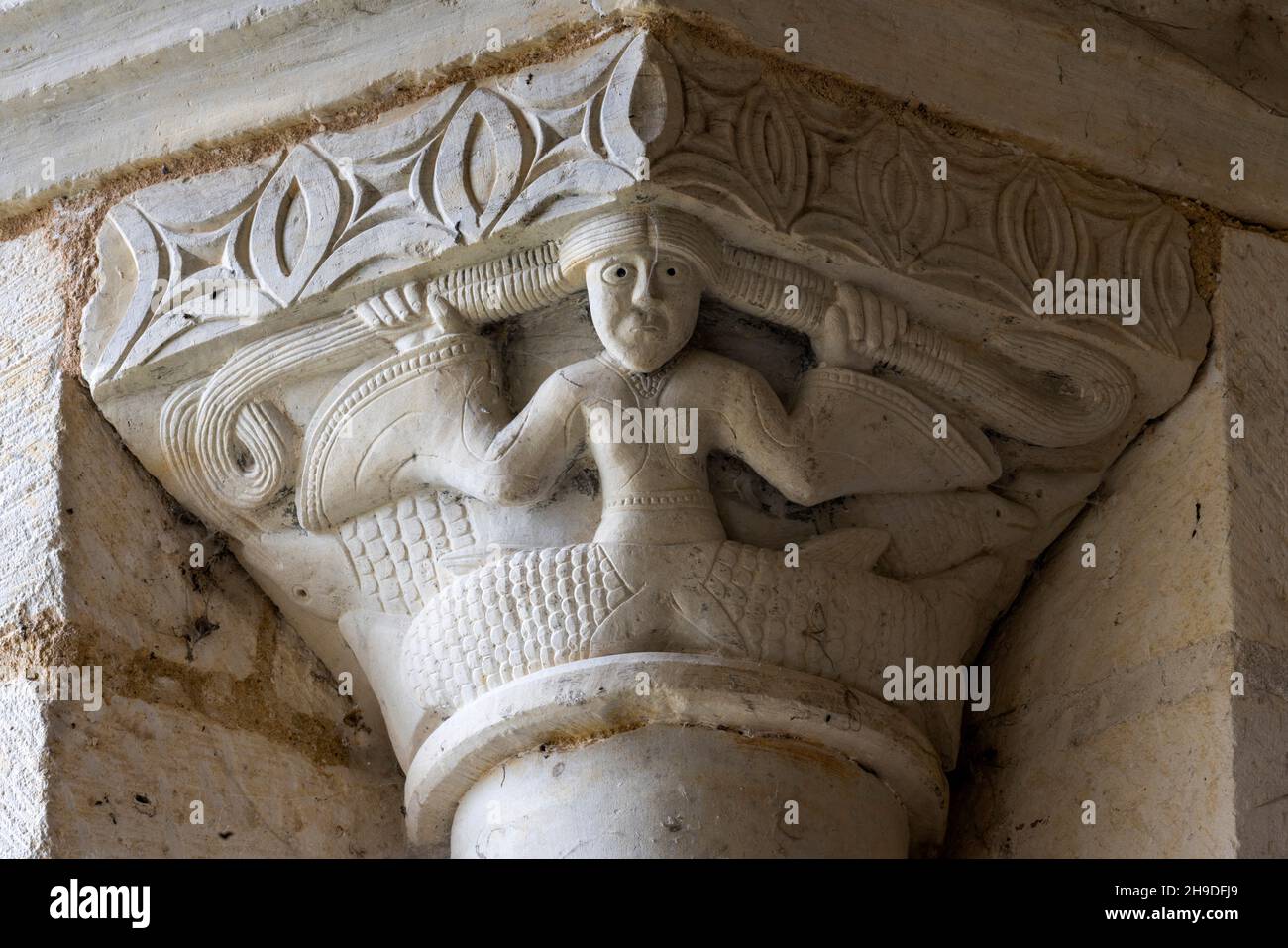 Capitelli romanici sirene immagini e fotografie stock ad alta ...