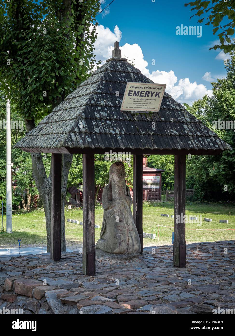 Figura inginocchiata sotto immagini e fotografie stock ad alta ...