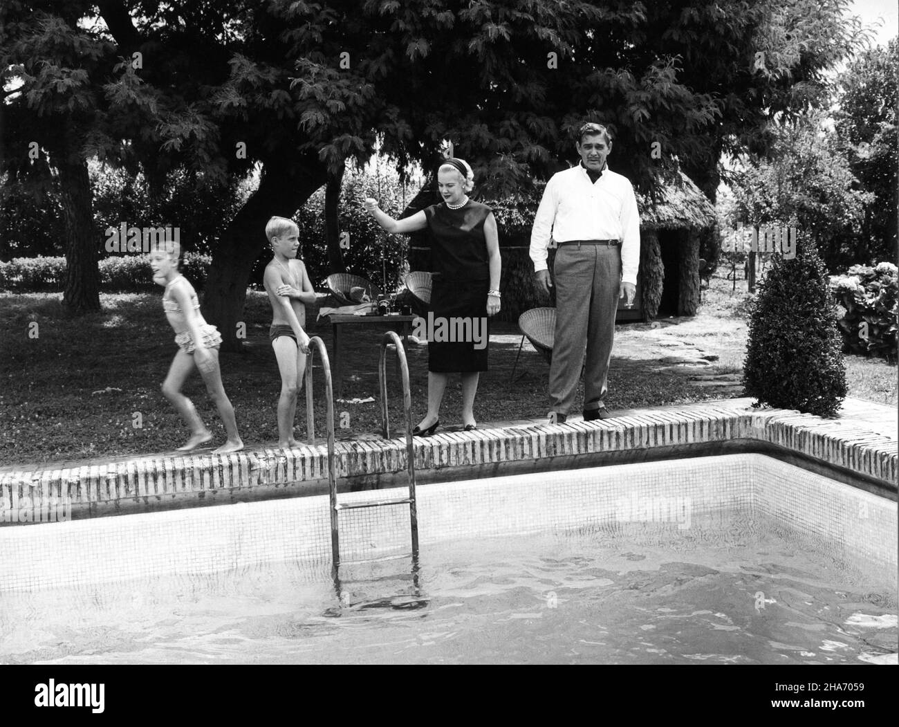 CLARK GABLE con la moglie KAY WILLIAMS GABLE 5th e i suoi due figli di ...