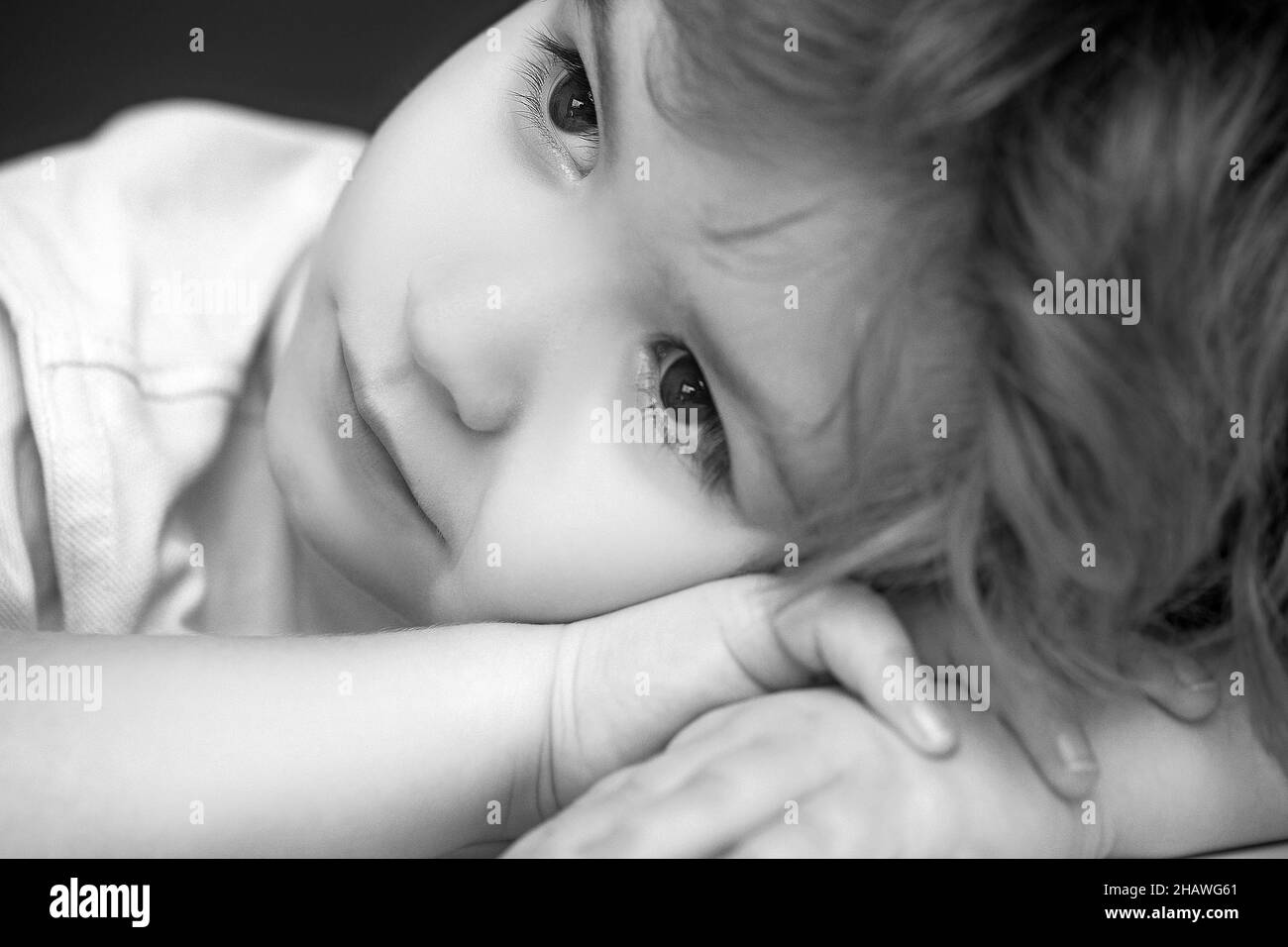 Bambino con gli occhi marroni immagini e fotografie stock ad alta ...