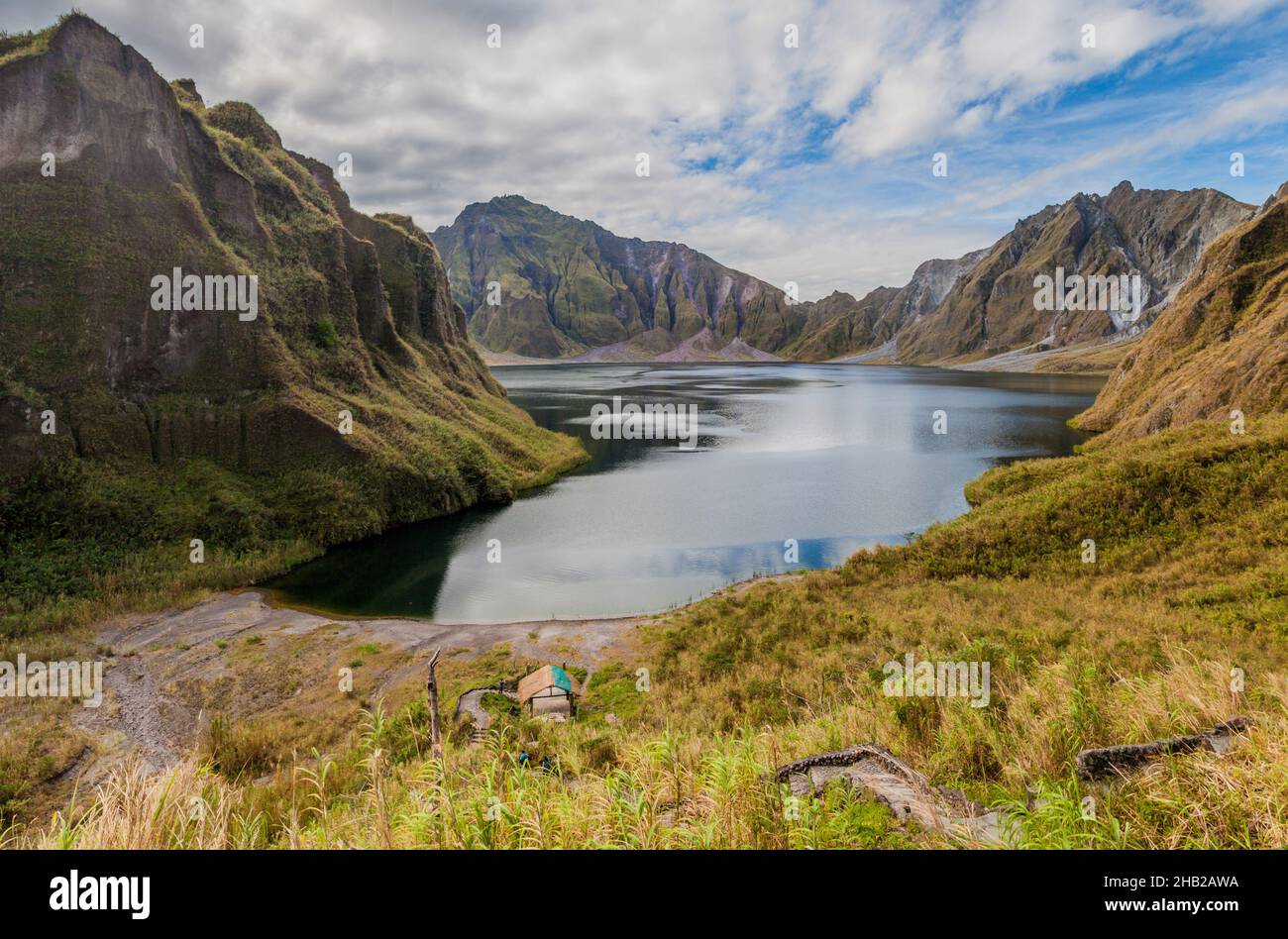 Lago di Pinatubo, lago cratere sommitale del vulcano del Monte Pinatubo ...