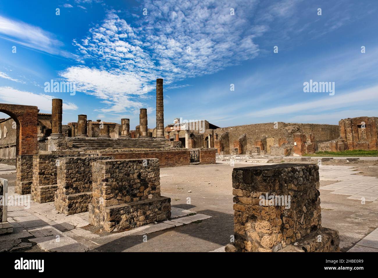 Il Tempio di Giove, Capitolium, o Tempio della Triade Capitolina, era ...