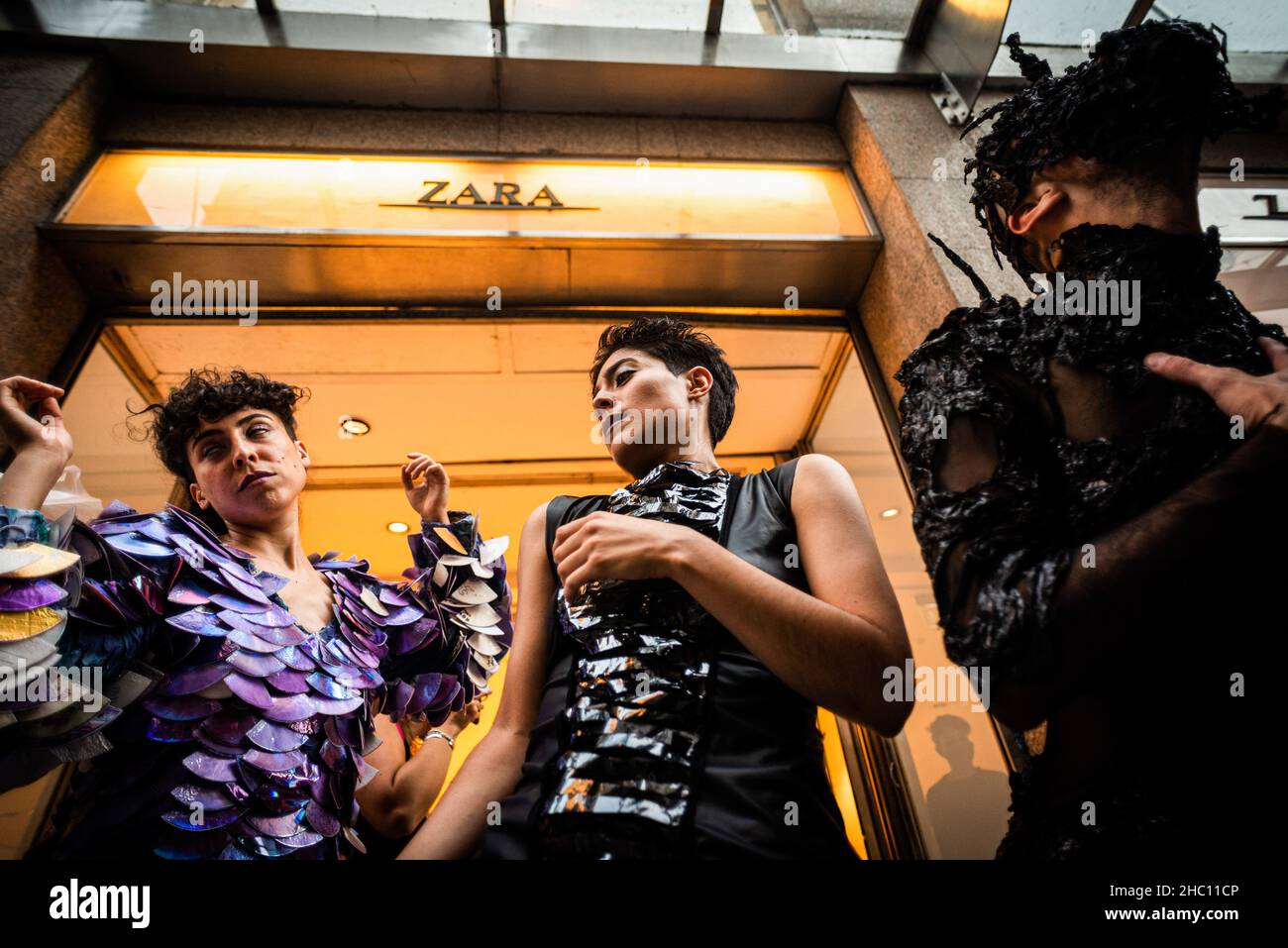 Zara doors immagini e fotografie stock ad alta risoluzione - Alamy