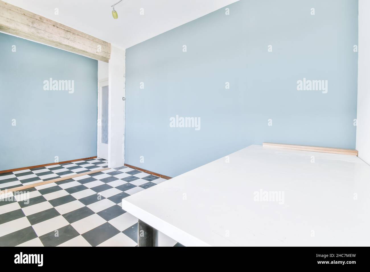 Scacchiera blu e nera immagini e fotografie stock ad alta risoluzione ...