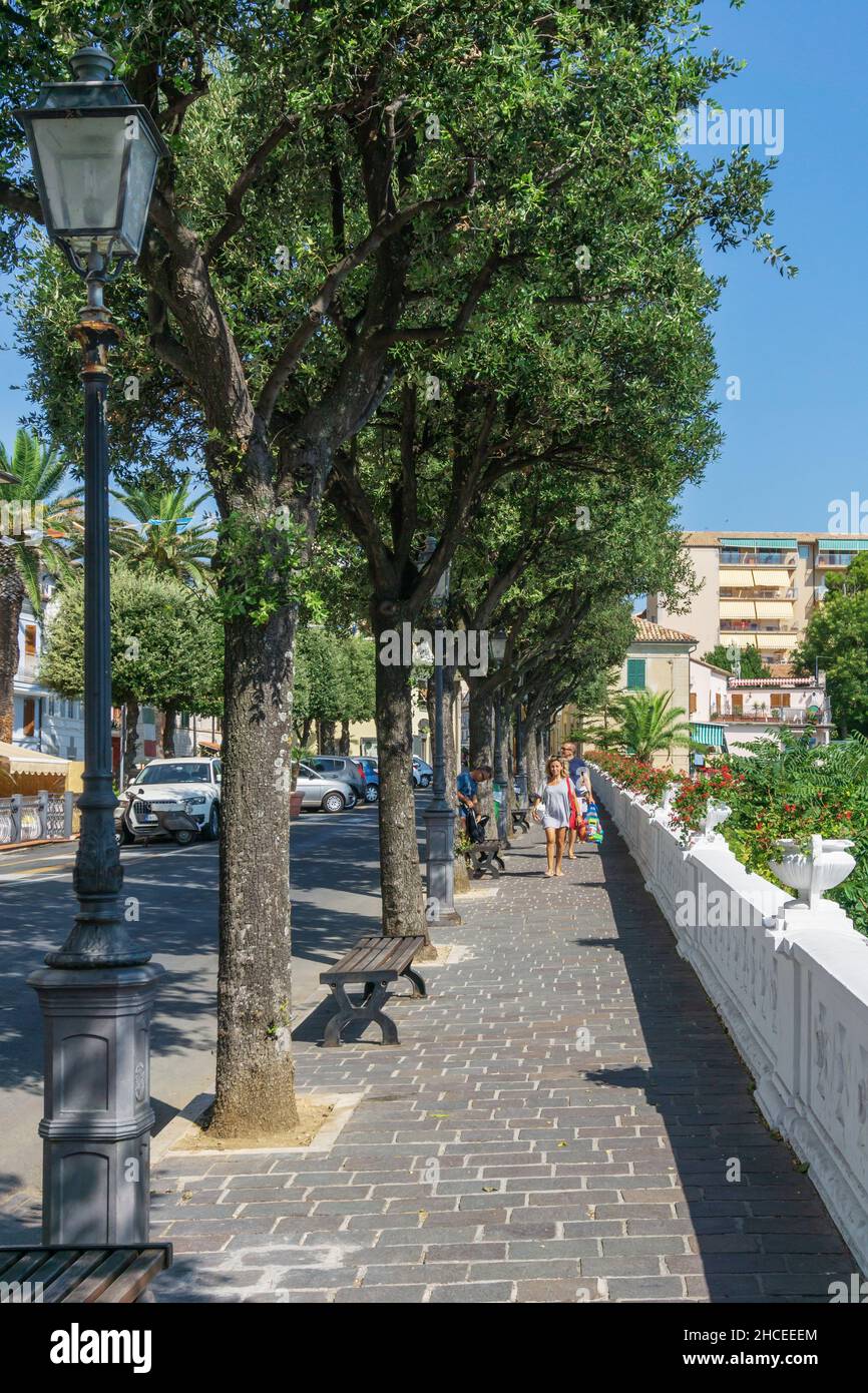 Via Roma, Numana, Marche, Italia, Europa Foto stock - Alamy
