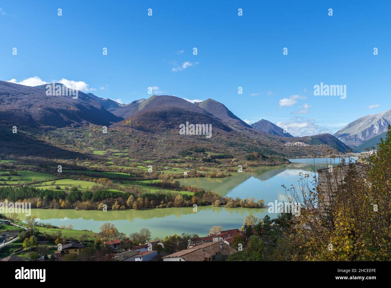 Lago di barrea immagini e fotografie stock ad alta risoluzione - Alamy