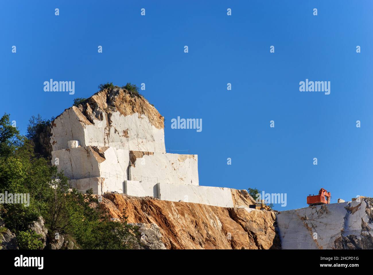 Le famose cave di marmo (marmo bianco di Carrara). Alpi Apuane (Alpi ...
