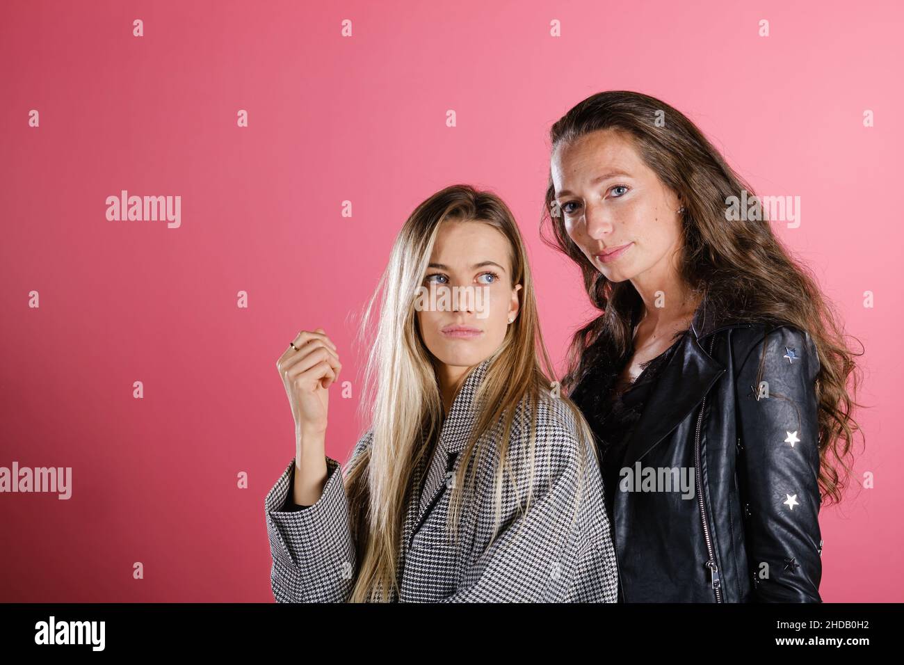 Due bellissimi modelli immagini e fotografie stock ad alta risoluzione ...