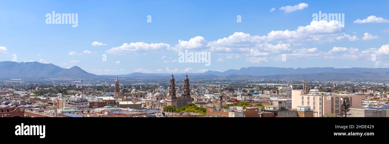 Messico centrale, Aguascalientes. Vista panoramica delle strade ...