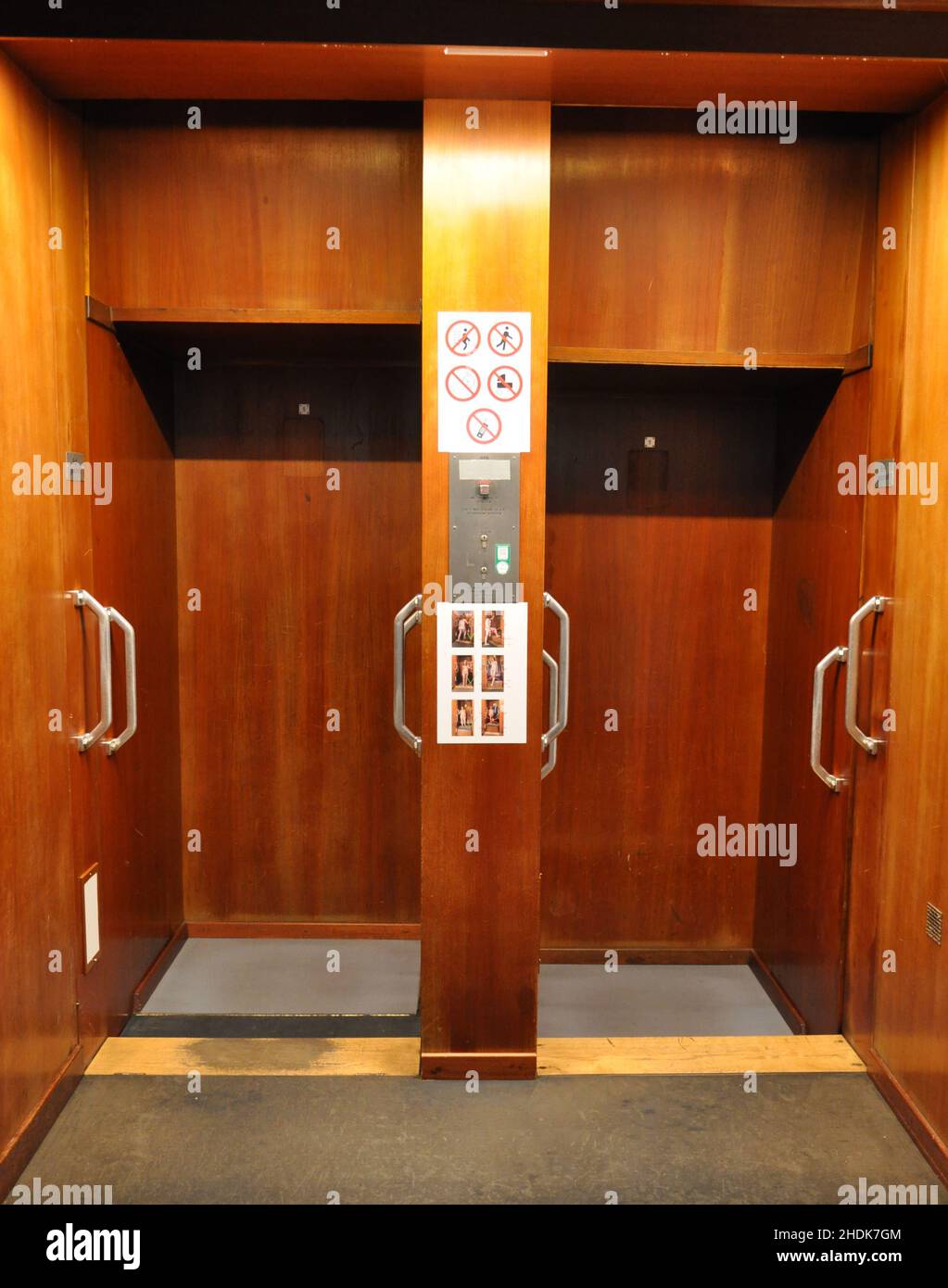 Paternoster elevator immagini e fotografie stock ad alta risoluzione ...