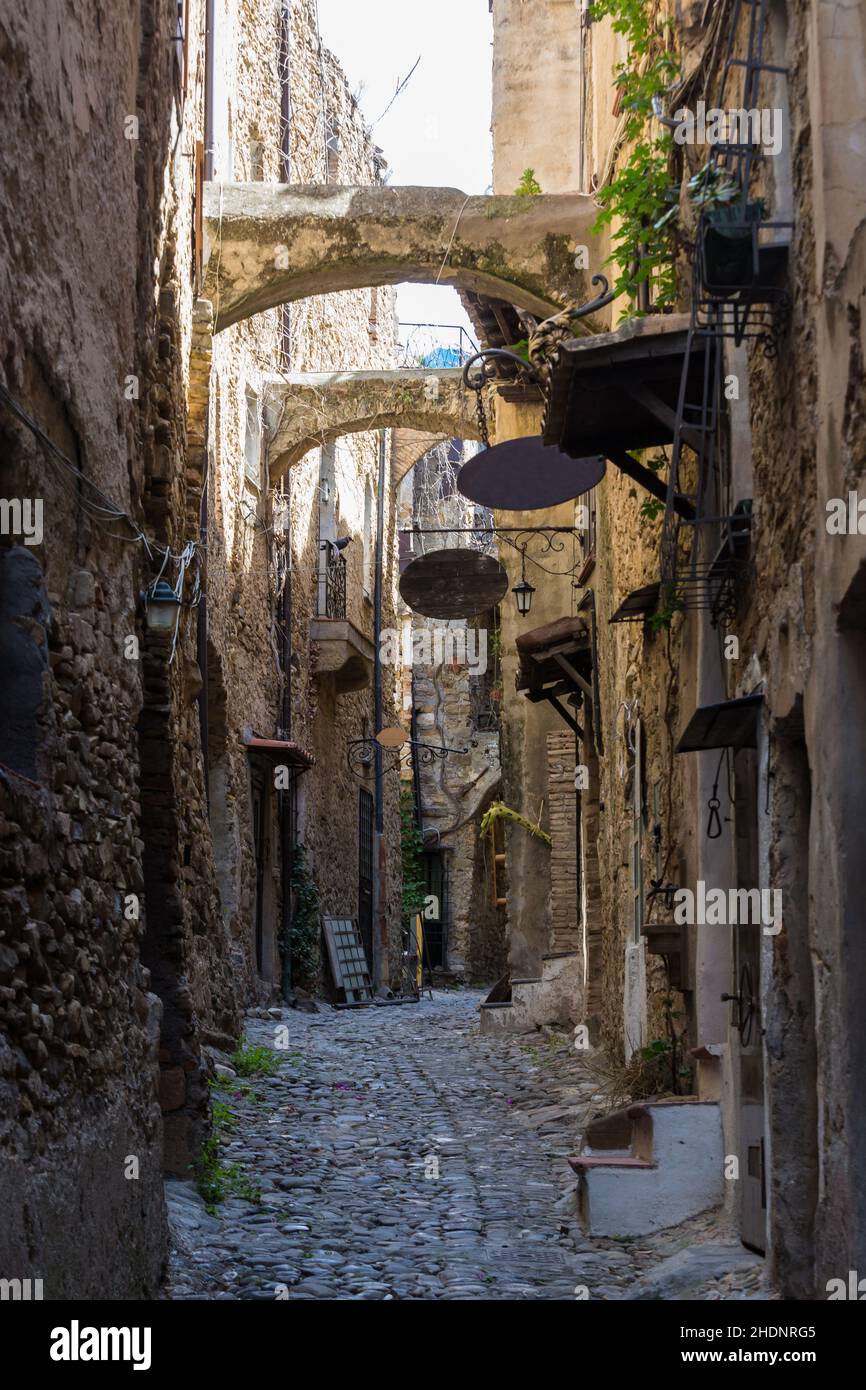 Bussana vecchia immagini e fotografie stock ad alta risoluzione - Alamy