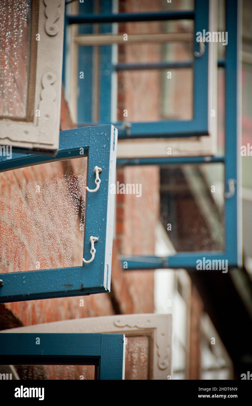 Finestre aperte immagini e fotografie stock ad alta risoluzione - Alamy