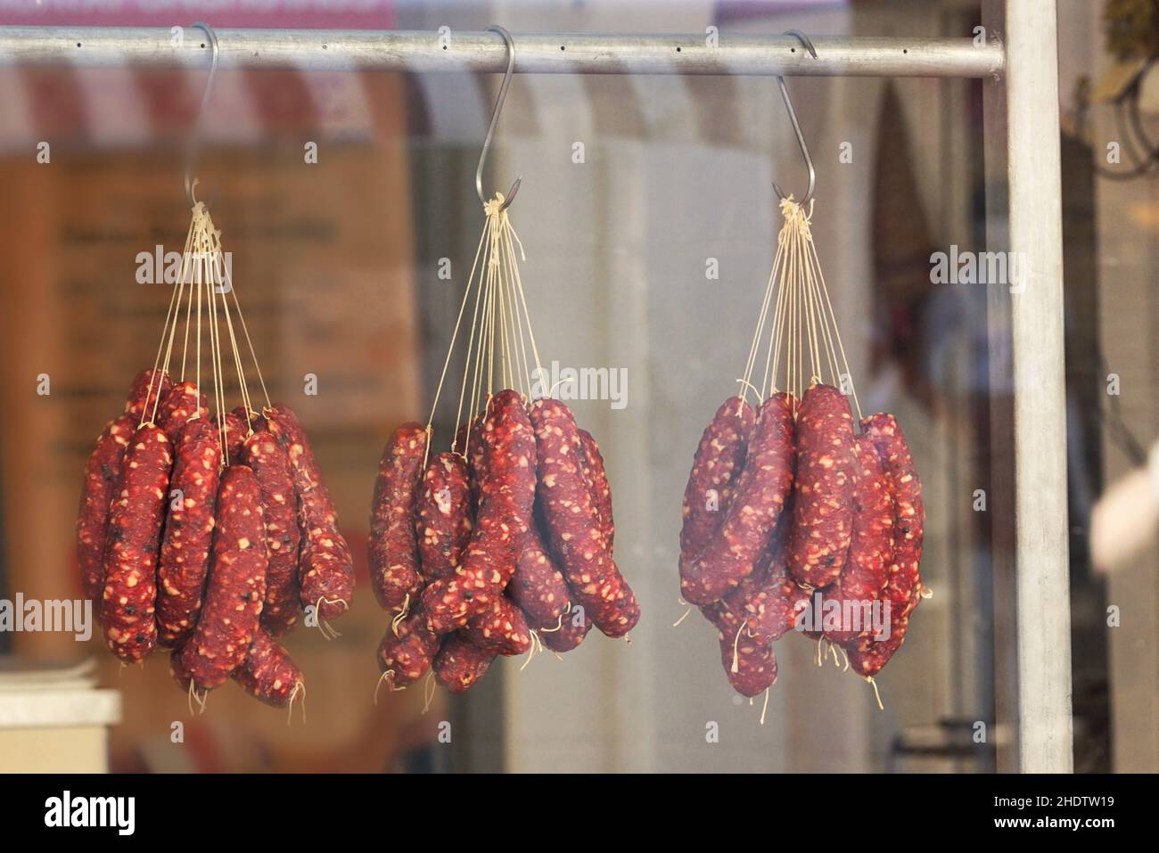 Salumi e insaccati appesi immagini e fotografie stock ad alta ...