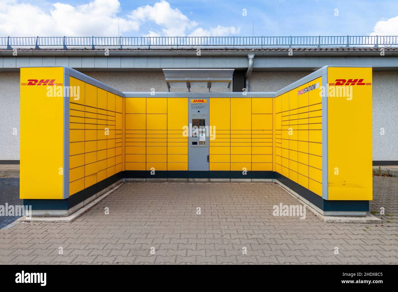 Deutsche dhl immagini e fotografie stock ad alta risoluzione - Alamy
