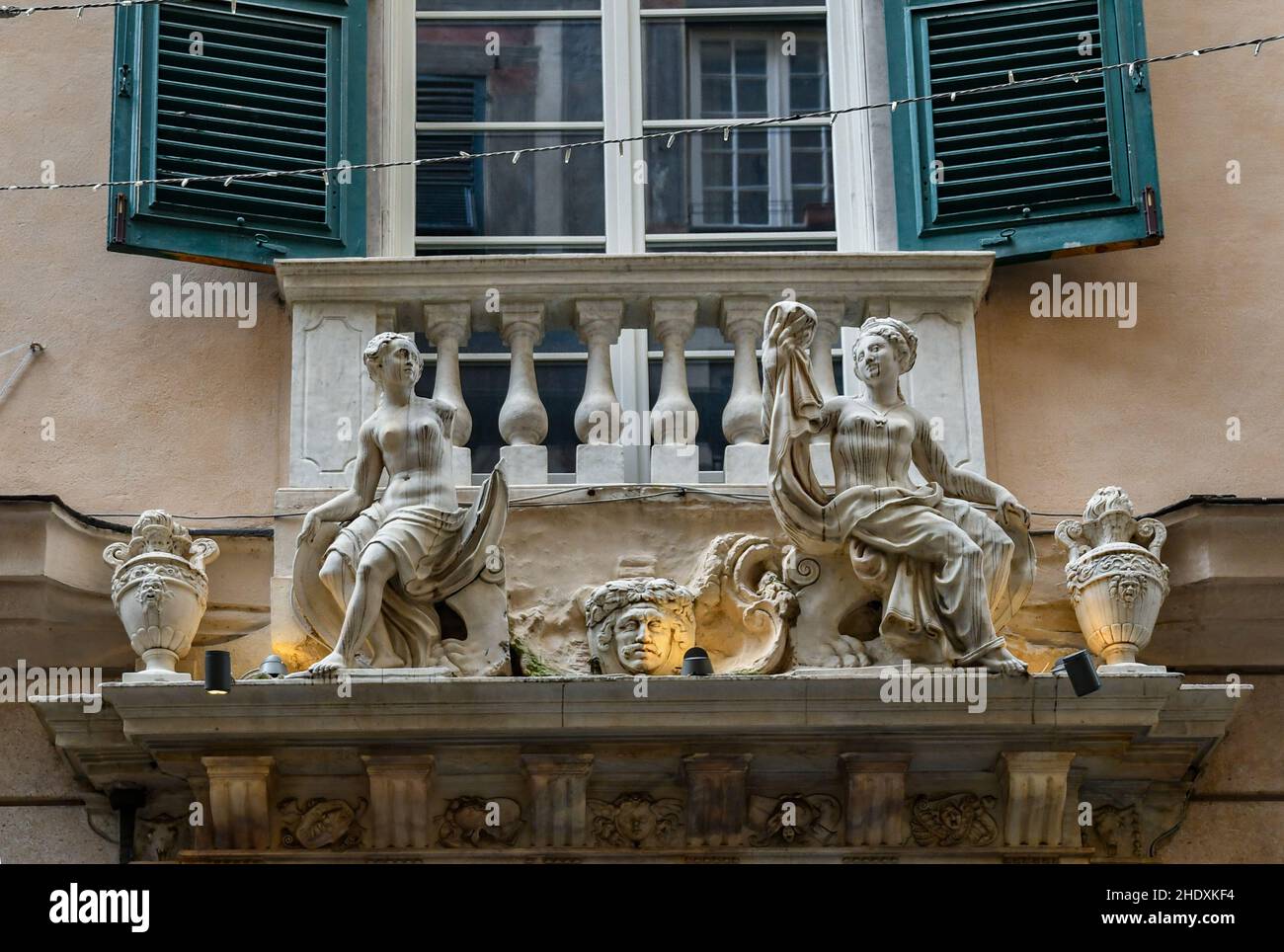 Particolare dell'ingresso di Palazzo Lercari Spinola (16th sec.) con ...