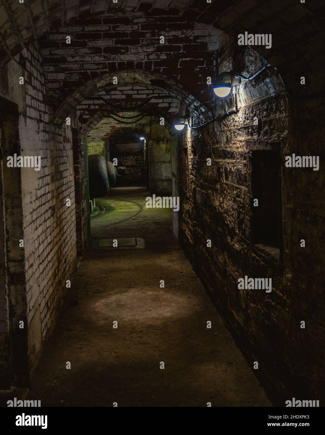 Subterranean tunnel immagini e fotografie stock ad alta risoluzione - Alamy