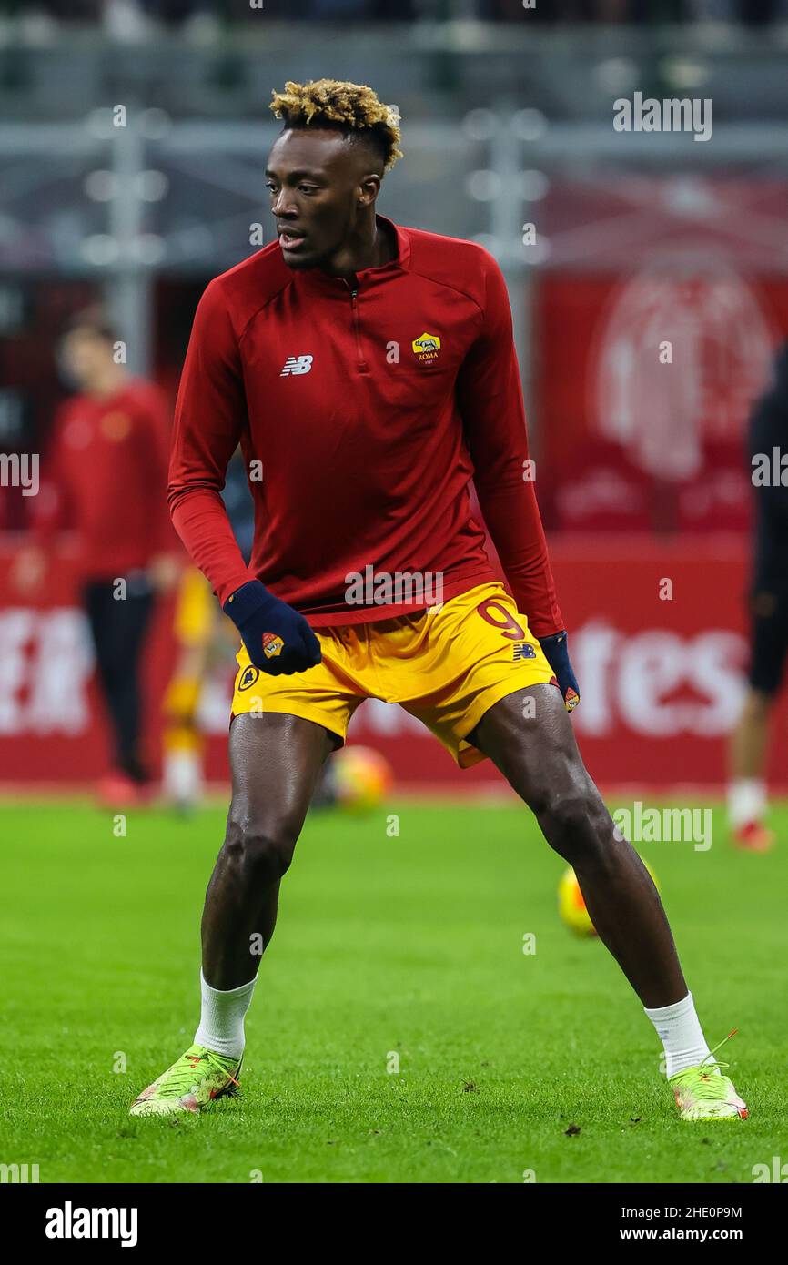 Tammy Abraham of AS Roma si riscalda durante la Serie A 2021/22 partita ...