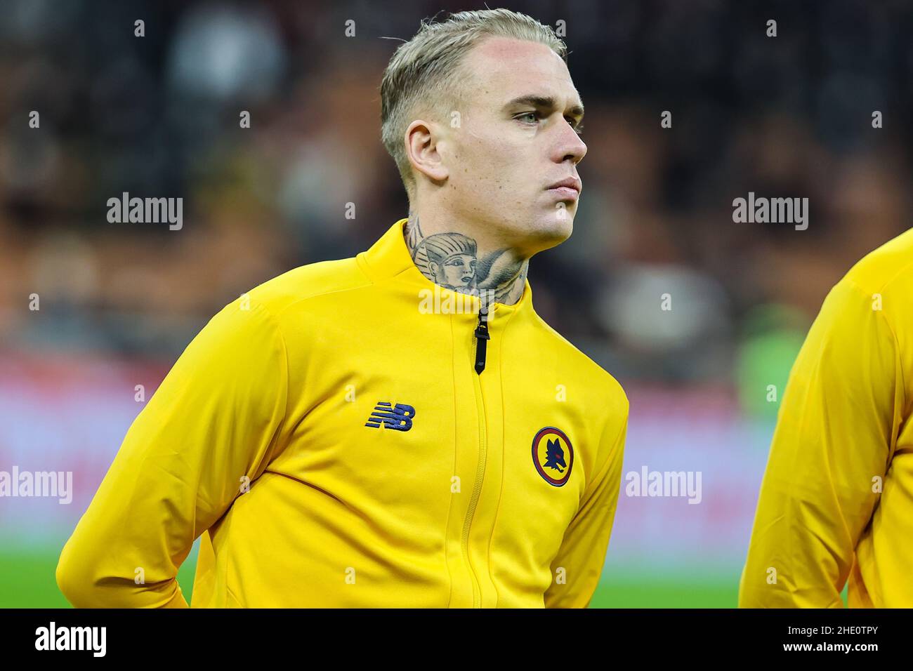 Rick Karsdorp di AS Roma guarda durante la serie Una partita di calcio ...