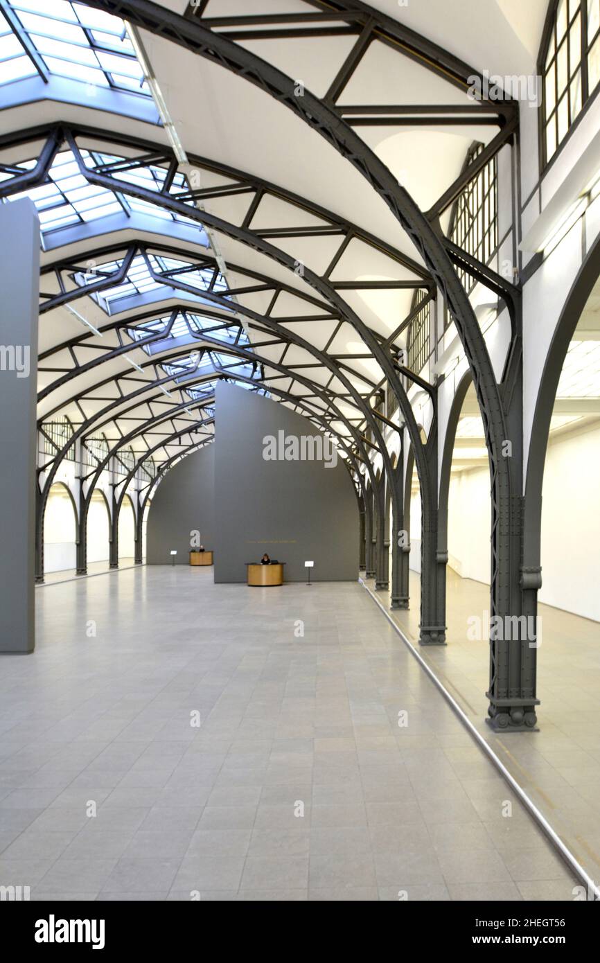 GERMANIA. BERLINO. IL MUSEO DI ARTE MODERNA HAMBURGER BAHNOF SI TROVA ...