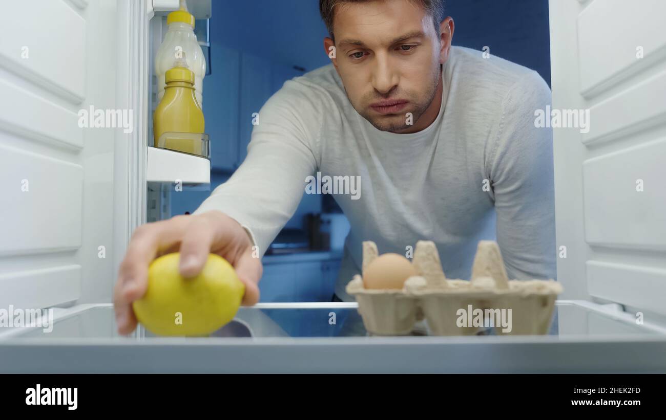 Puff cheeks male immagini e fotografie stock ad alta risoluzione - Alamy