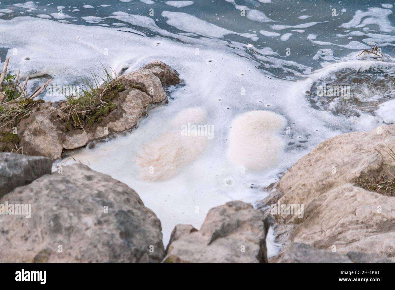 Inquinamento del fiume dell'acqua immagini e fotografie stock ad alta ...