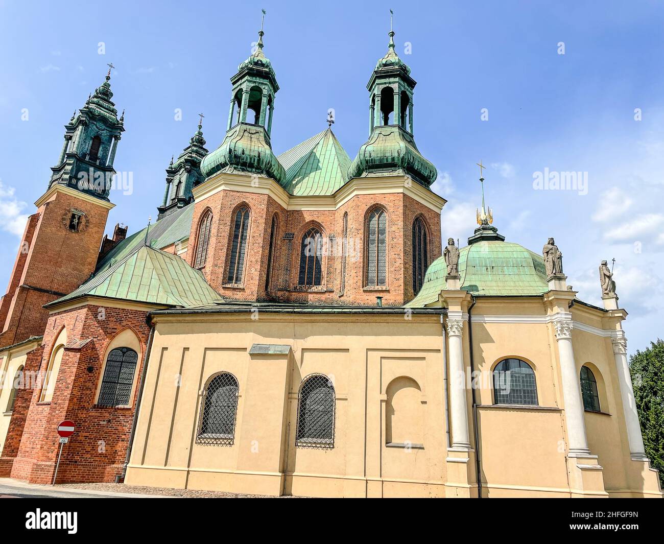 La Basilica di San Pietro e San Paolo a Poznan è una delle chiese più ...