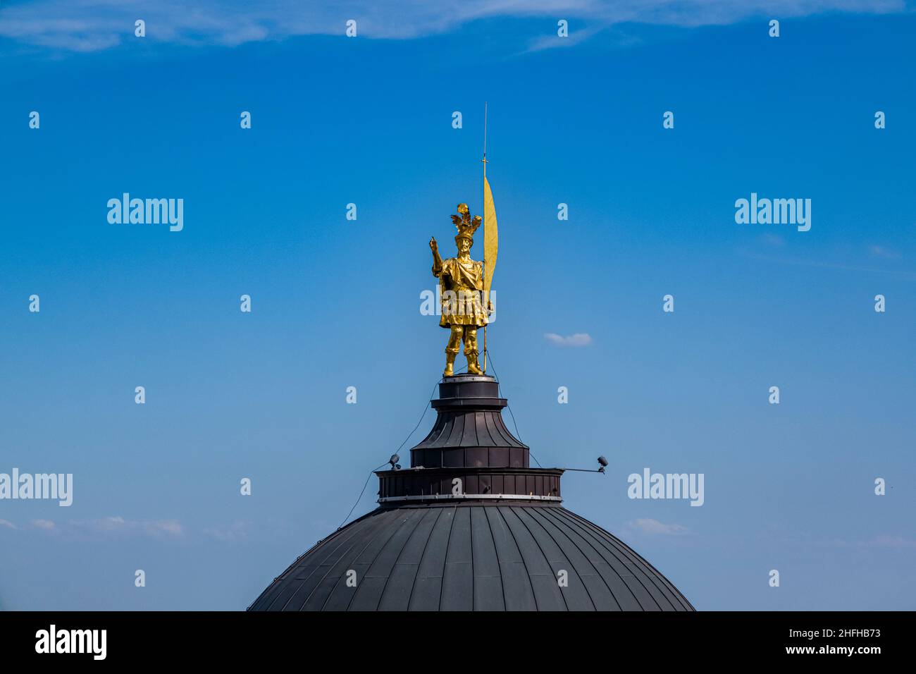La statua d'oro di Sant'Alessandro di Bergamo, patrono di Bergamo, in ...