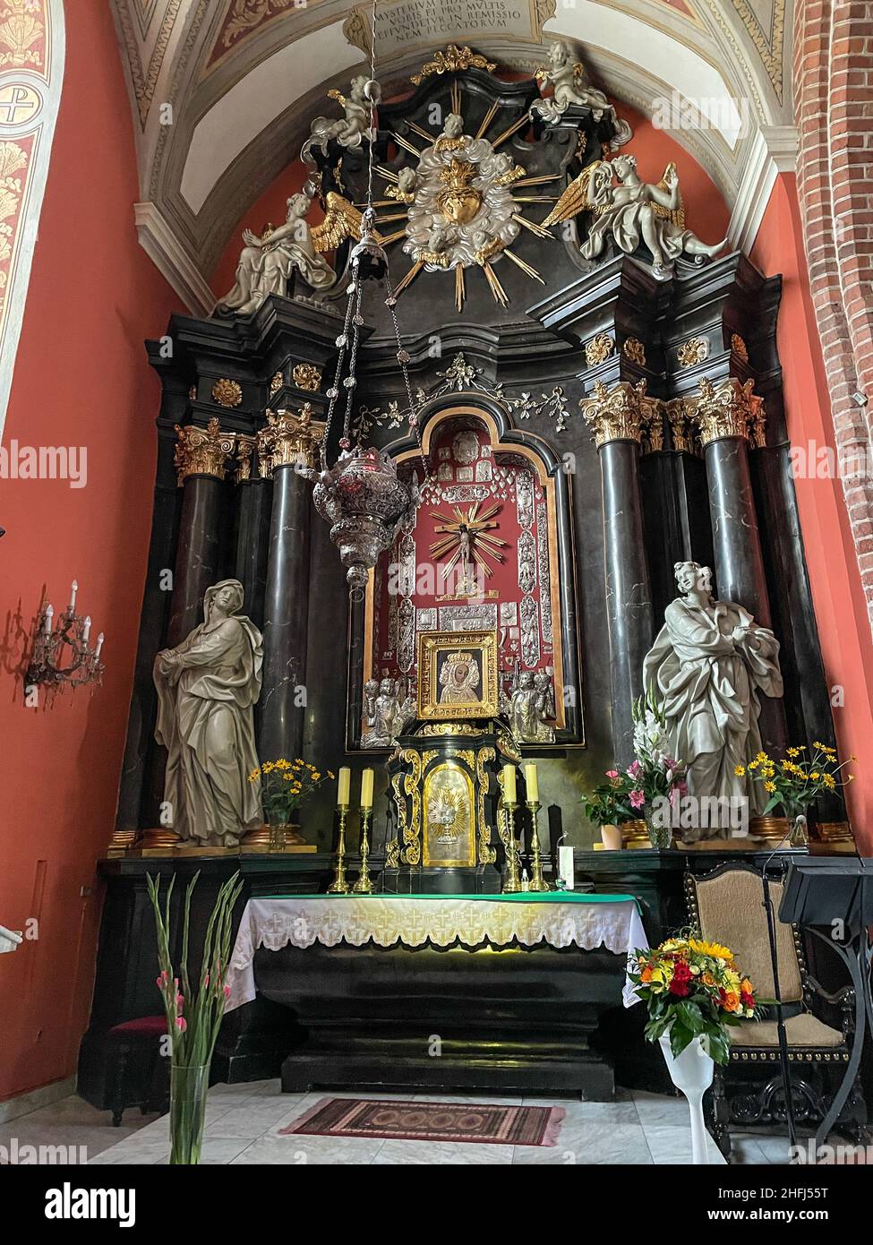 La Basilica di San Pietro e San Paolo a Poznan è una delle chiese più ...