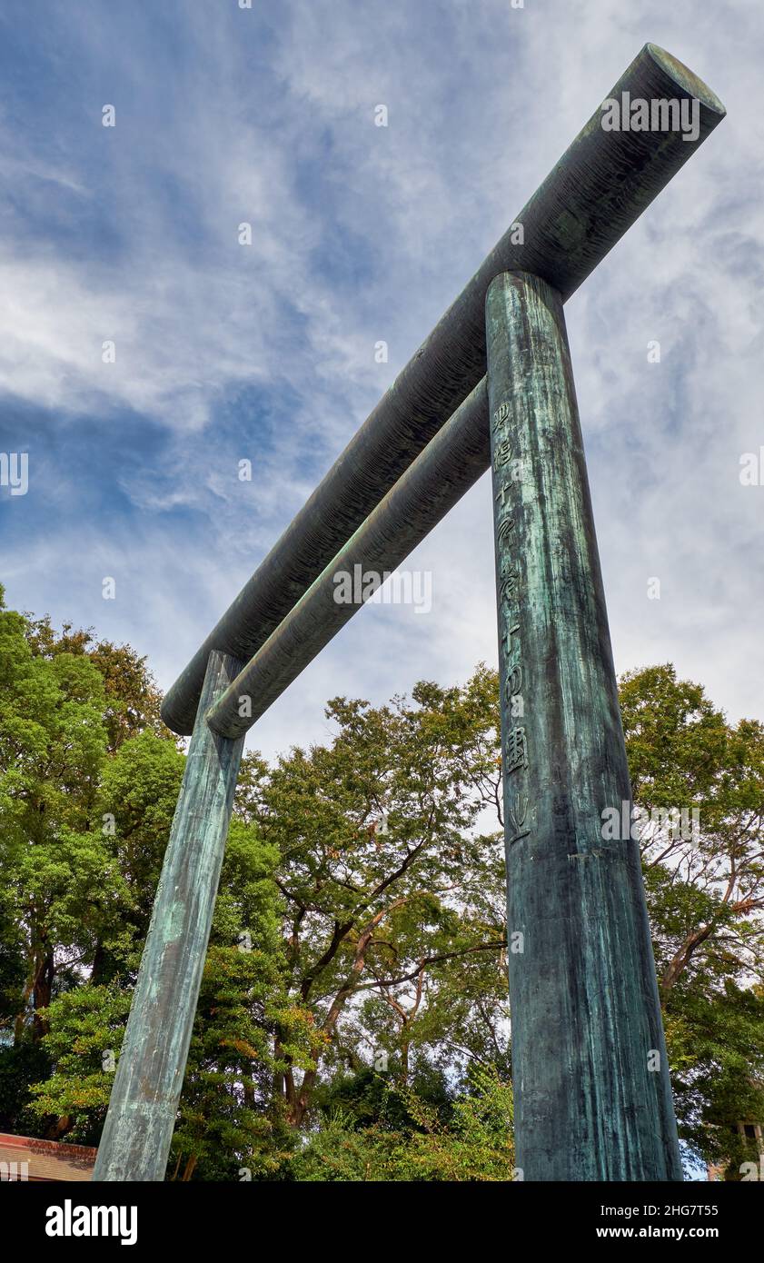 La vista fino al Daini Torii (secondo arco Shinto santuario), la più ...