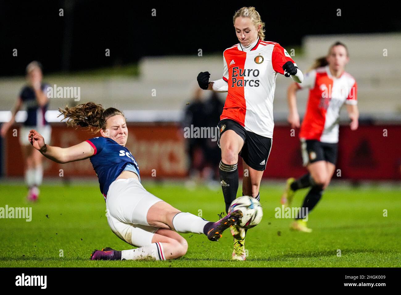 Rotterdam - Anna Ruiter di VV Alkmaar, Chayenne van den Goorbergh di ...