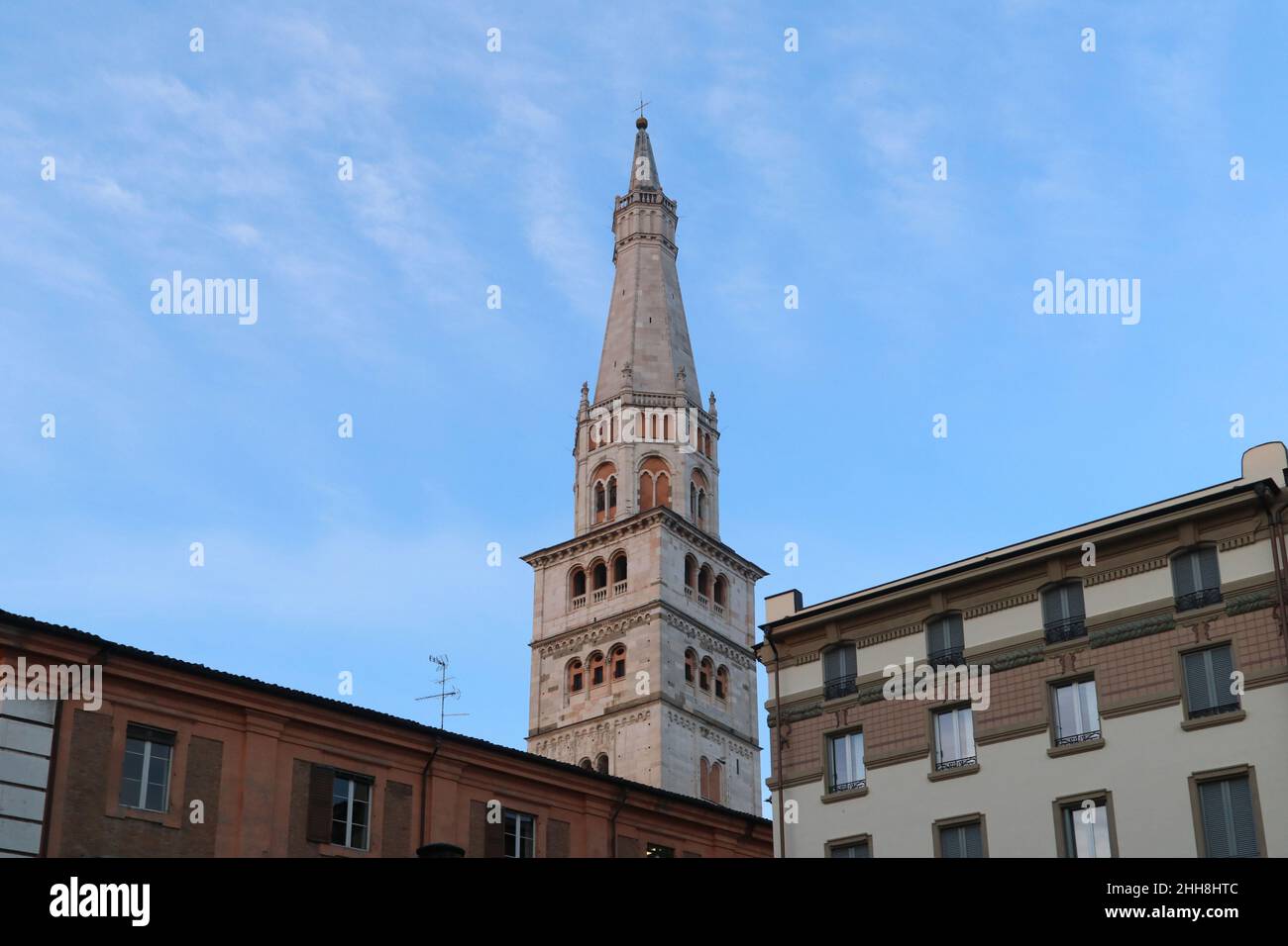 Torre ghirlandina simbolo di modena immagini e fotografie stock ad alta ...
