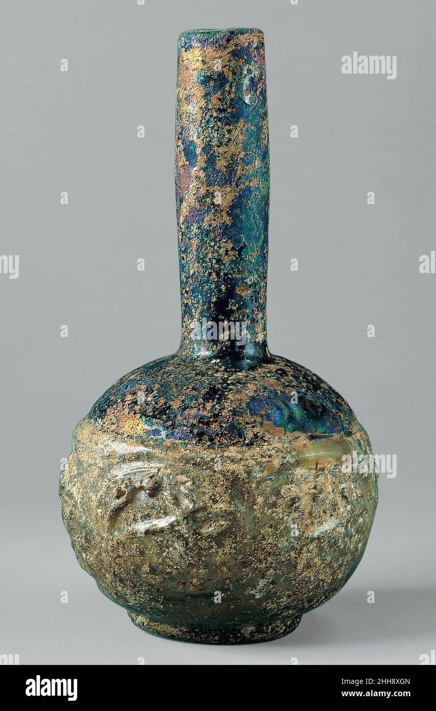 Bottiglia con disegni stampati di animali 9th–10th secolo Abbasidi ...