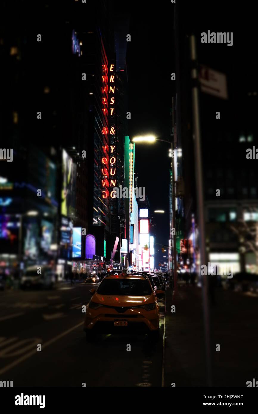 Times square advertisements night nyc immagini e fotografie stock ad ...
