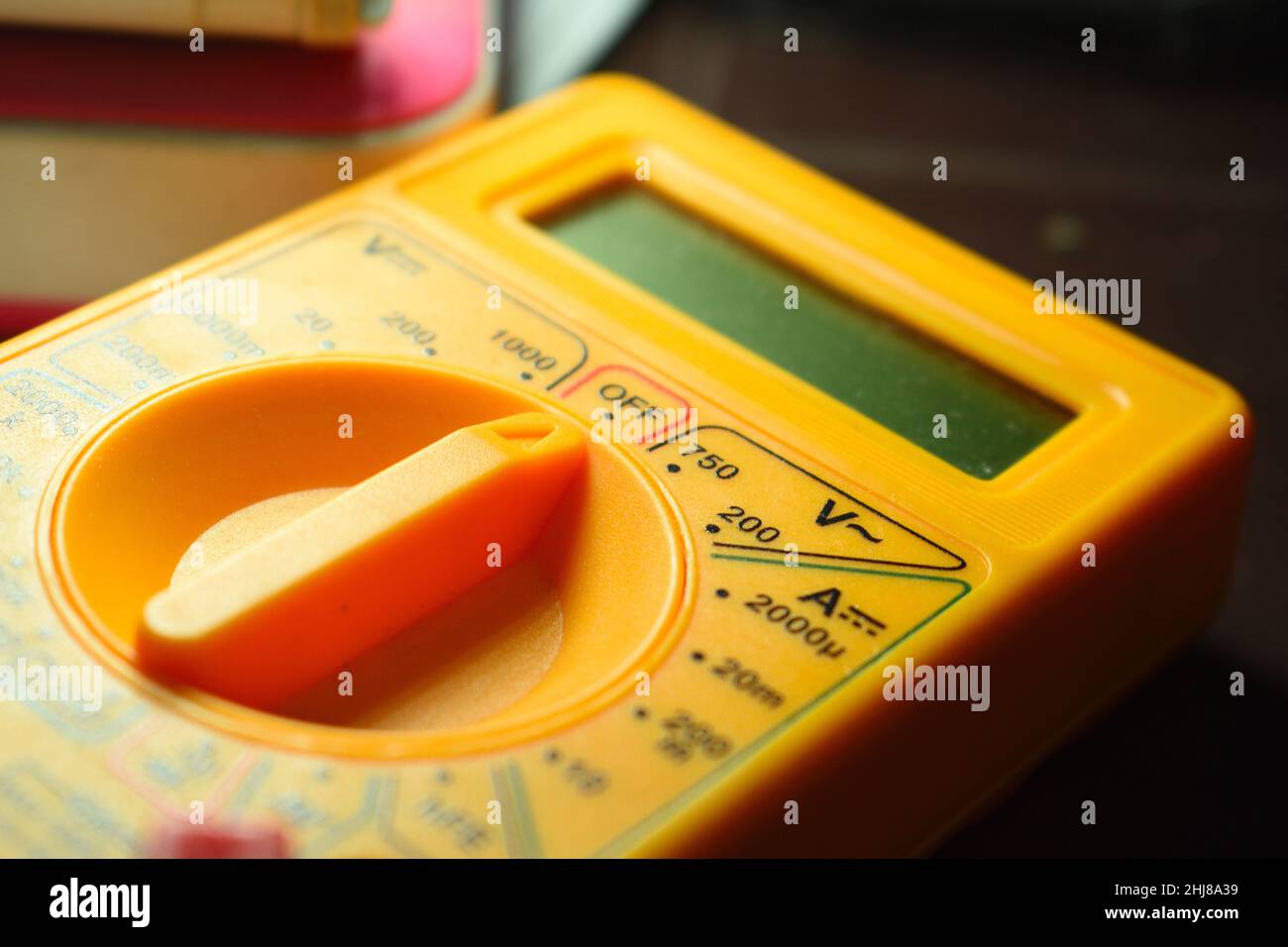 Un piccolo micrometro digitale. Un multimetro è uno strumento di ...