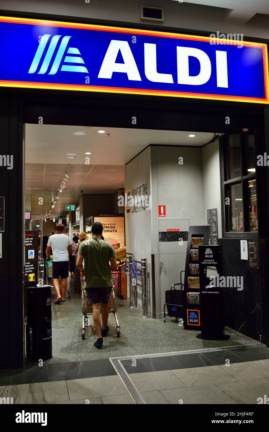 Aldi nuovo negozio immagini e fotografie stock ad alta risoluzione - Alamy